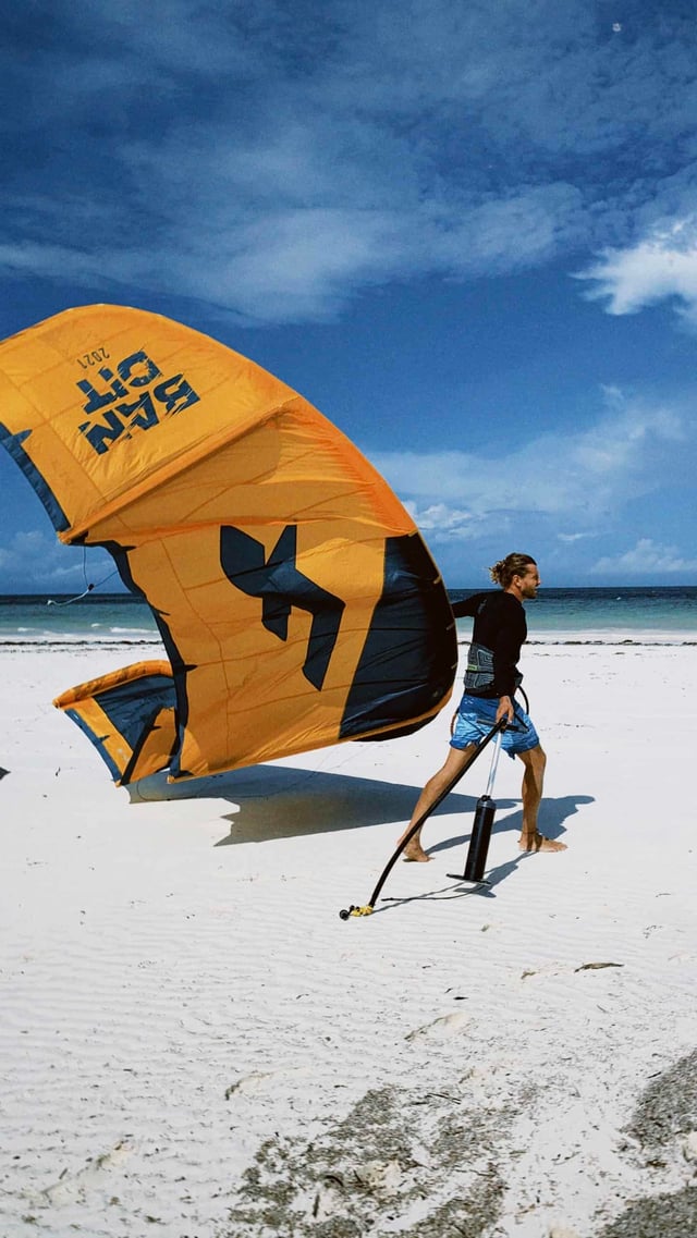 Kitesurfing schools, kitesurfing camps & kite stays // Kiterr.com